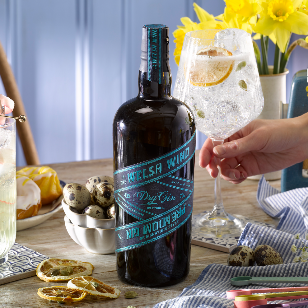 In the Welsh Wind Signature Style Gin | ABV 43% 70cl – Craft Gin Club